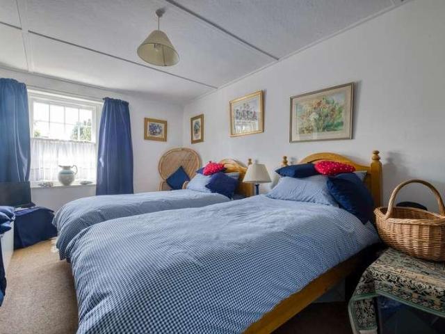 5 bed house for sale