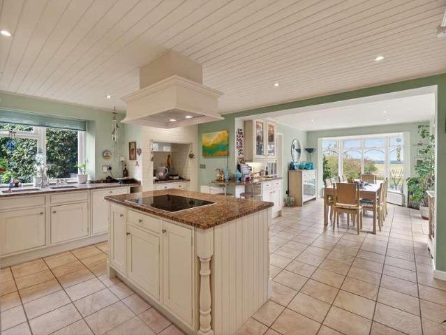 5 bed house for sale