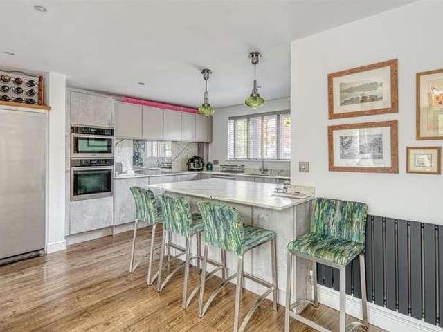 5 bed house for sale