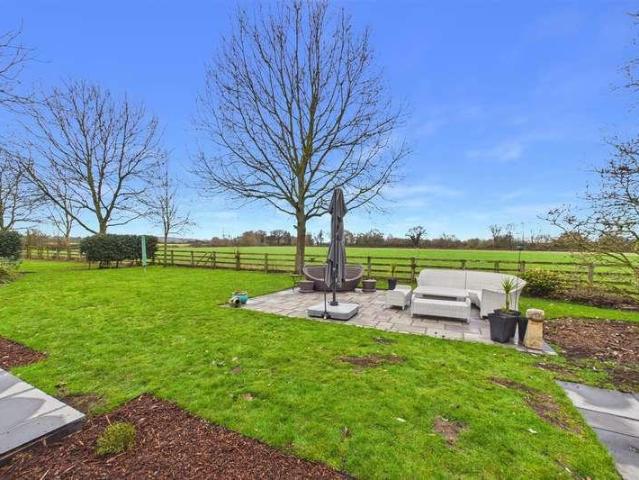 5 bed house for sale
