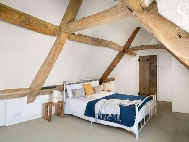 5 bed house for sale