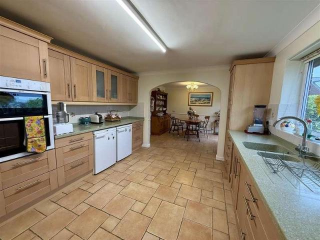 5 bed house for sale