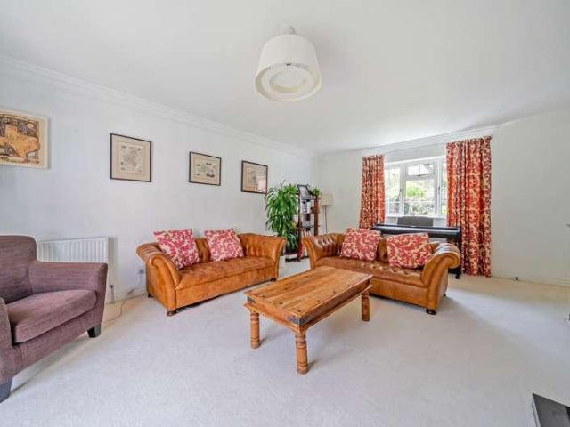 5 bed house for sale