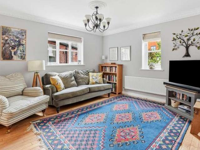 5 bed house for sale