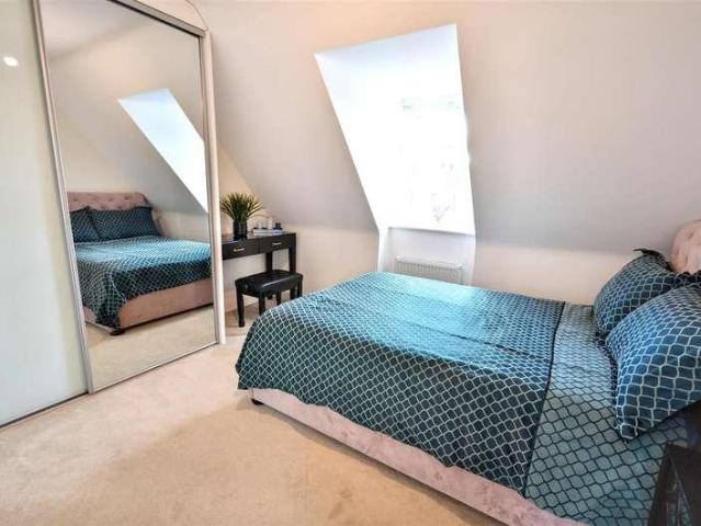 5 bed house for sale