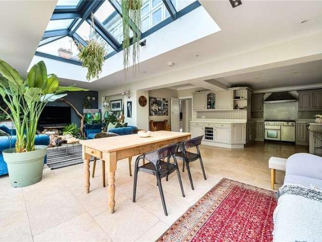 5 bed house for sale
