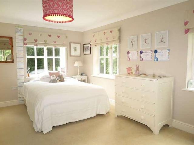 5 bed house for sale