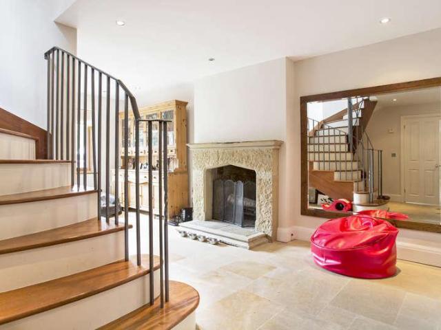 5 bed house for sale