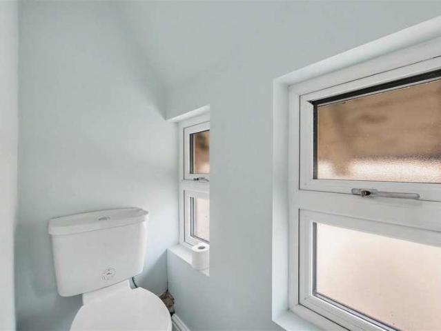 5 bed house for sale