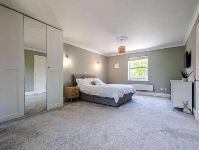 5 bed house for sale