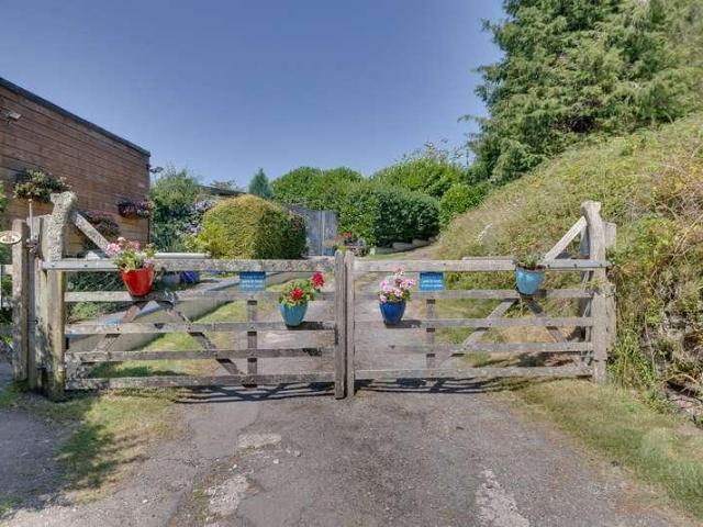 5 bed house for sale