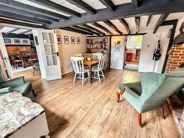5 bed house for sale