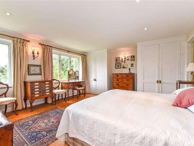 5 bed house for sale