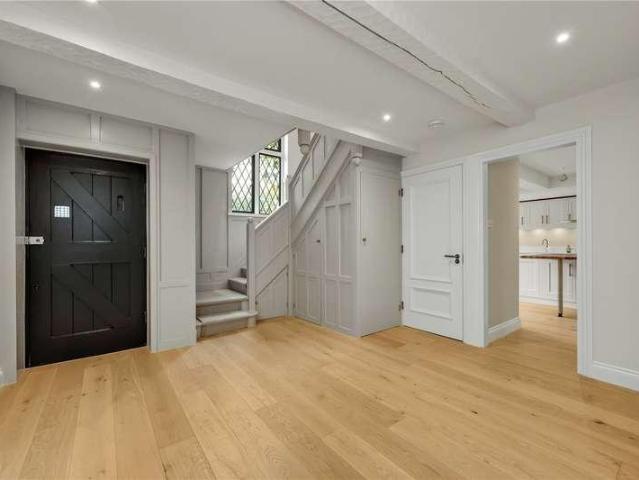5 bed house for sale