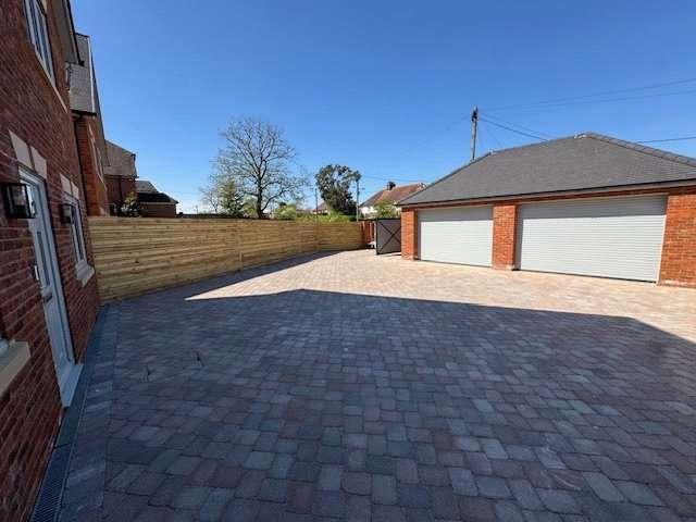 5 bed house for sale
