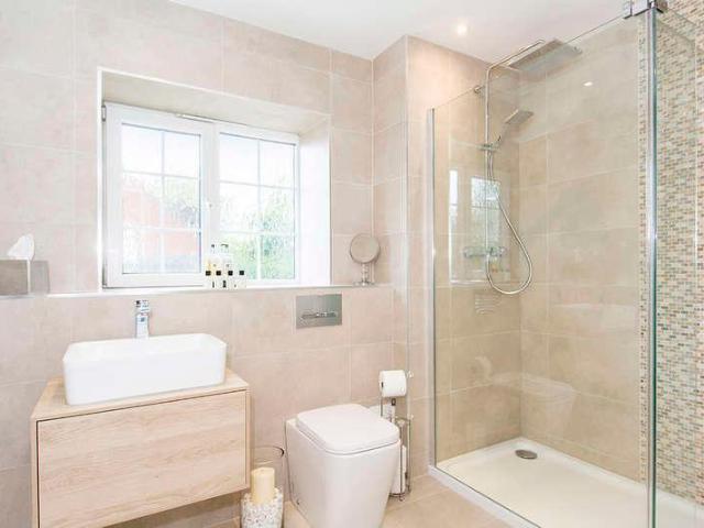 5 bed house for sale