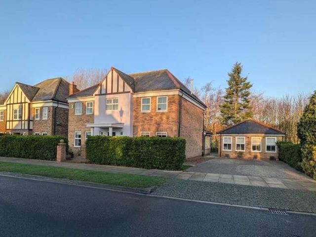 5 bed house for sale