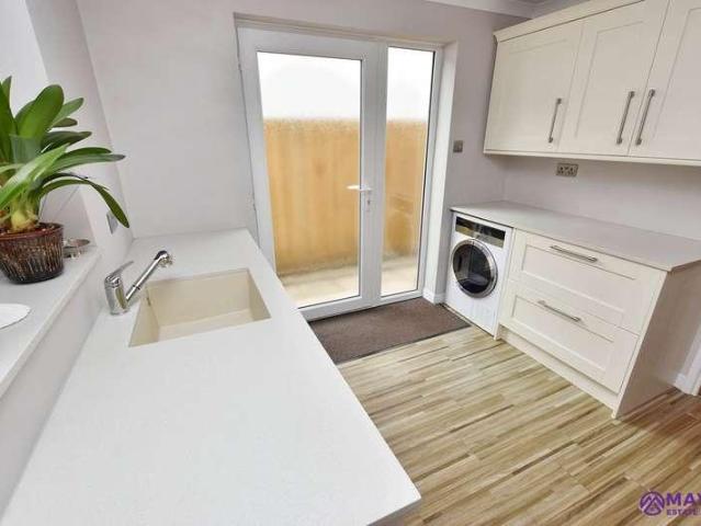 5 bed house for sale