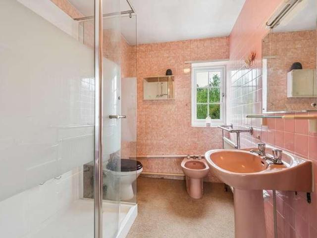 5 bed house for sale