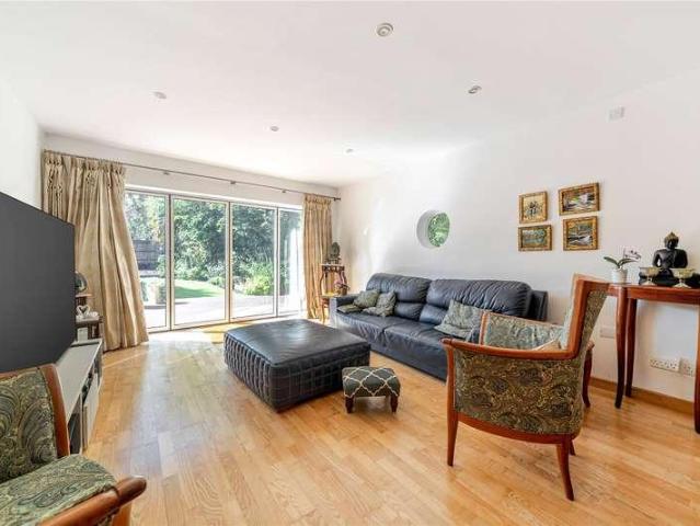 5 bed house for sale