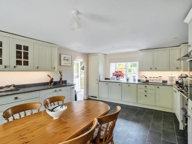 5 bed house for sale