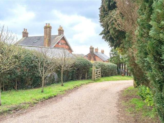 5 bed house for sale