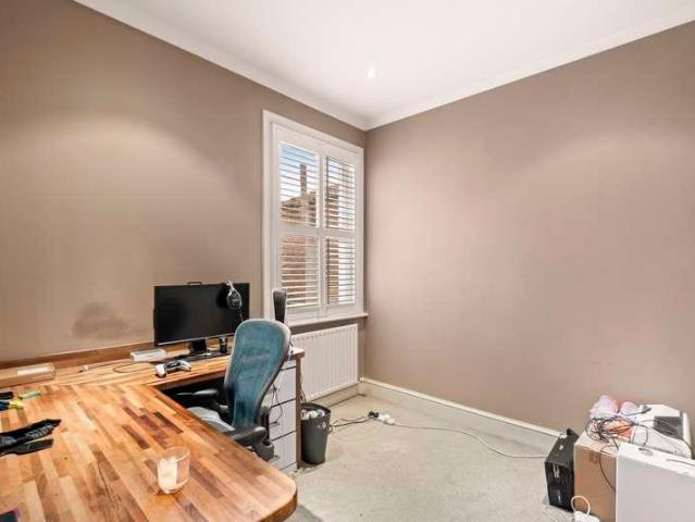 5 bed house for sale