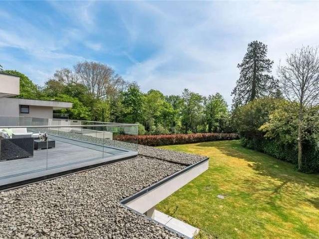5 bed house for sale