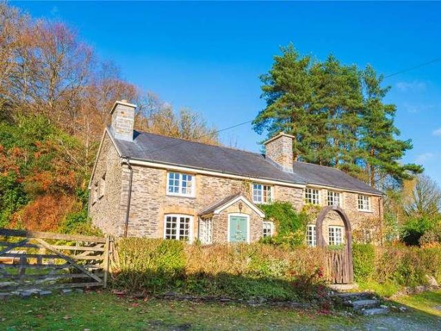 5 bed house for sale