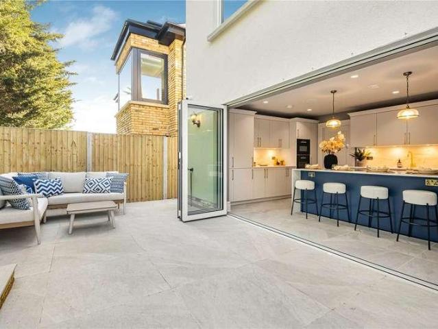 5 bed house for sale