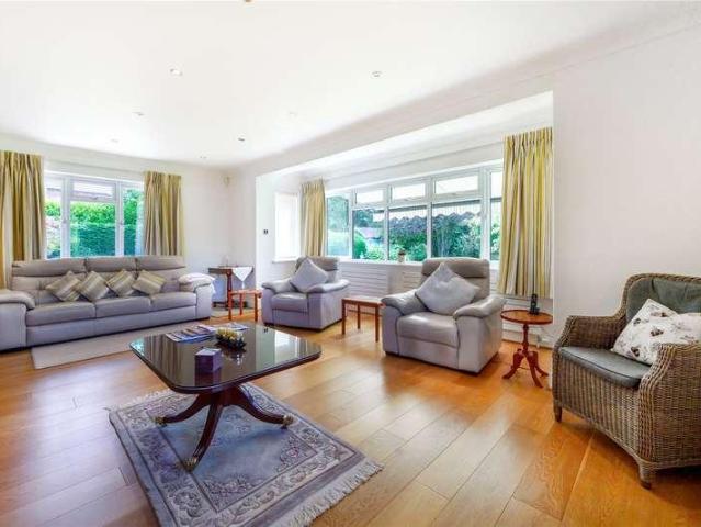 5 bed house for sale
