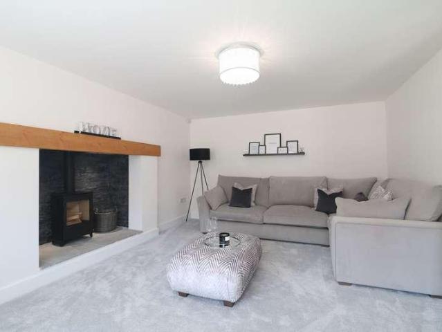 5 bed house for sale