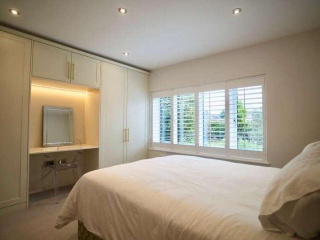 5 bed house for sale