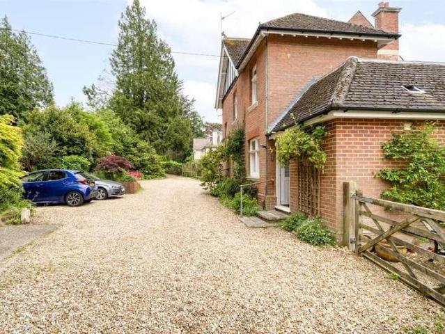 5 bed house for sale