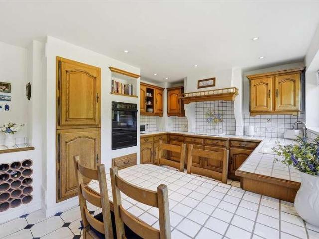5 bed house for sale