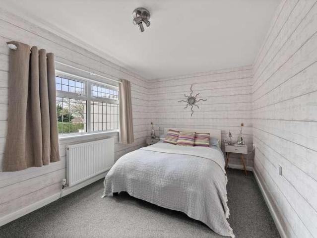 5 bed house for sale