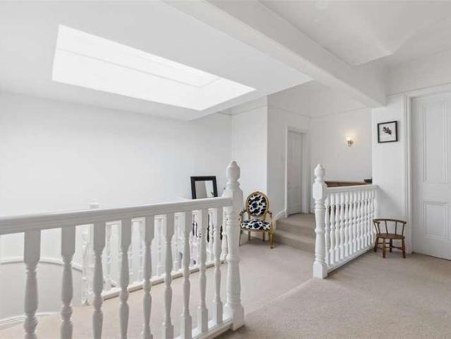 5 bed house for sale
