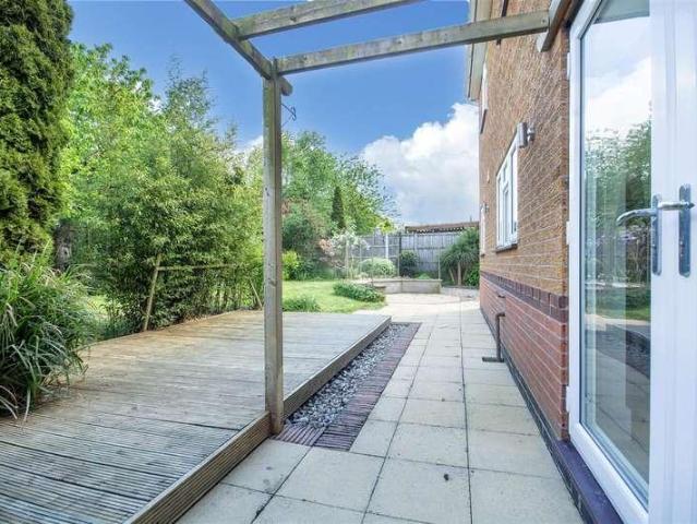 5 bed house for sale