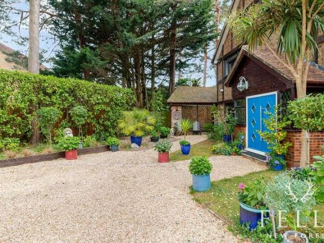 5 bed house for sale