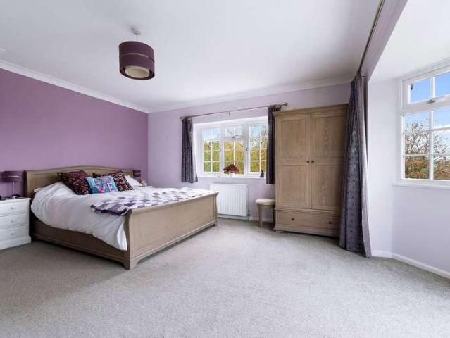 5 bed house for sale