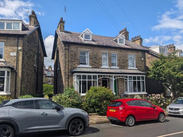 5 bed house for sale