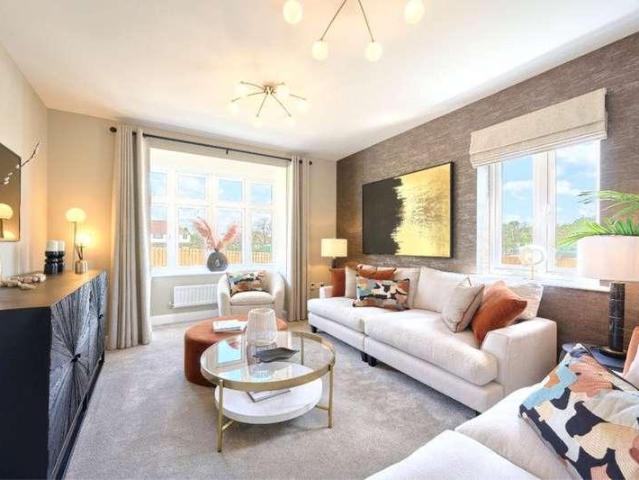 5 bed house for sale