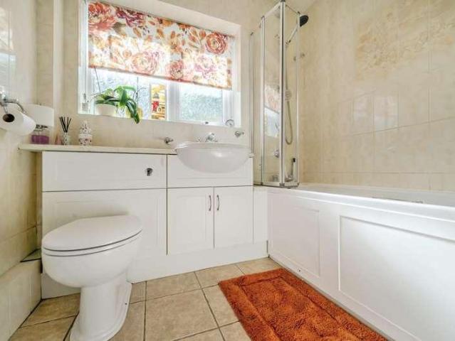 5 bed house for sale