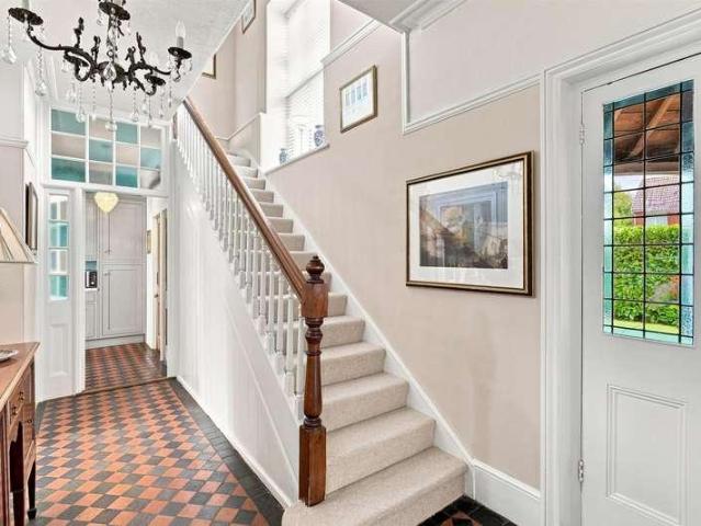 5 bed house for sale