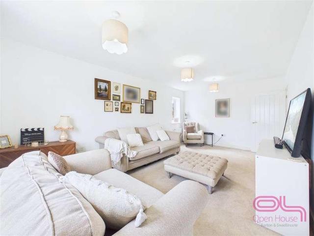 5 bed house for sale