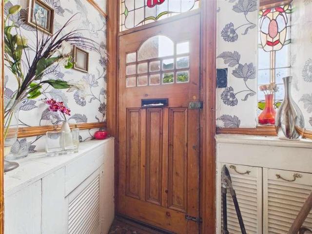 5 bed house for sale