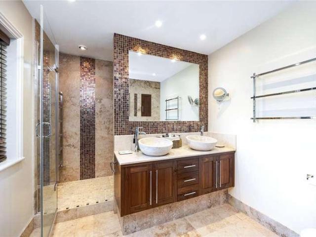 5 bed house for sale