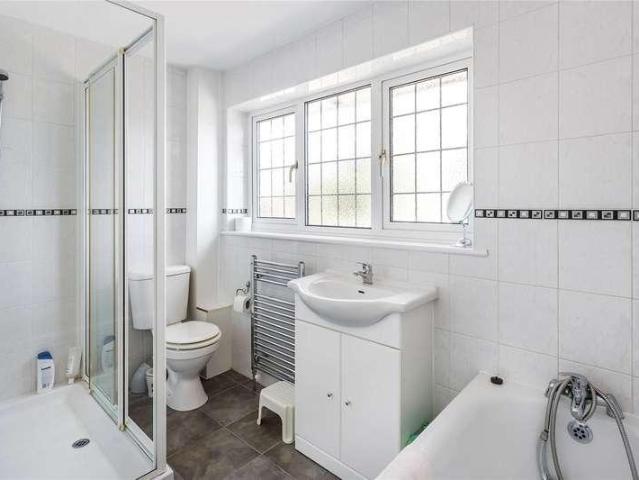 5 bed house for sale