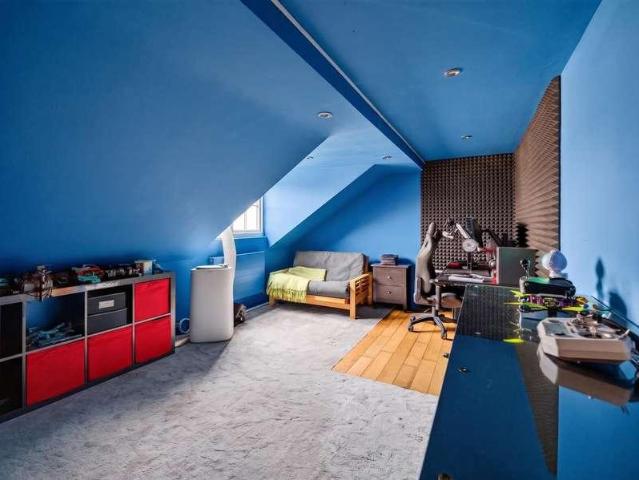 5 bed house for sale