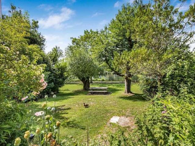 5 bed house for sale